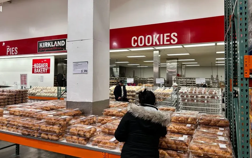 Costco’s pistachio cheesecake draws raves as croissants split opinion