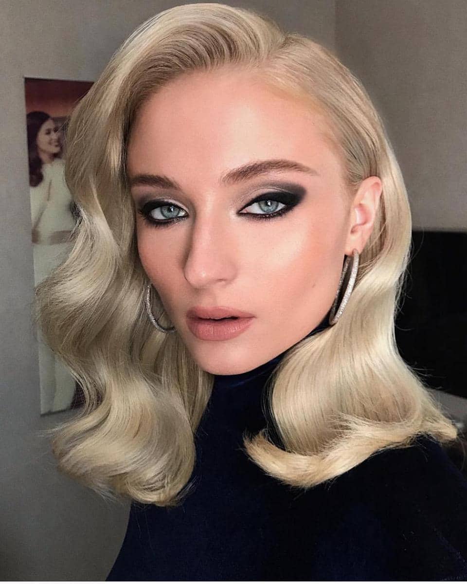 Dari subtle hingga statement, intip eye makeup a la Sophie Turner