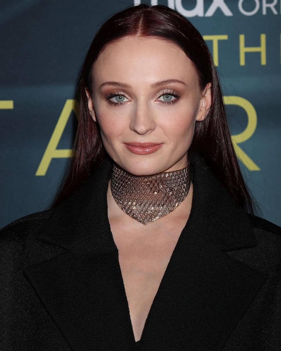 Dari subtle hingga statement, intip eye makeup a la Sophie Turner