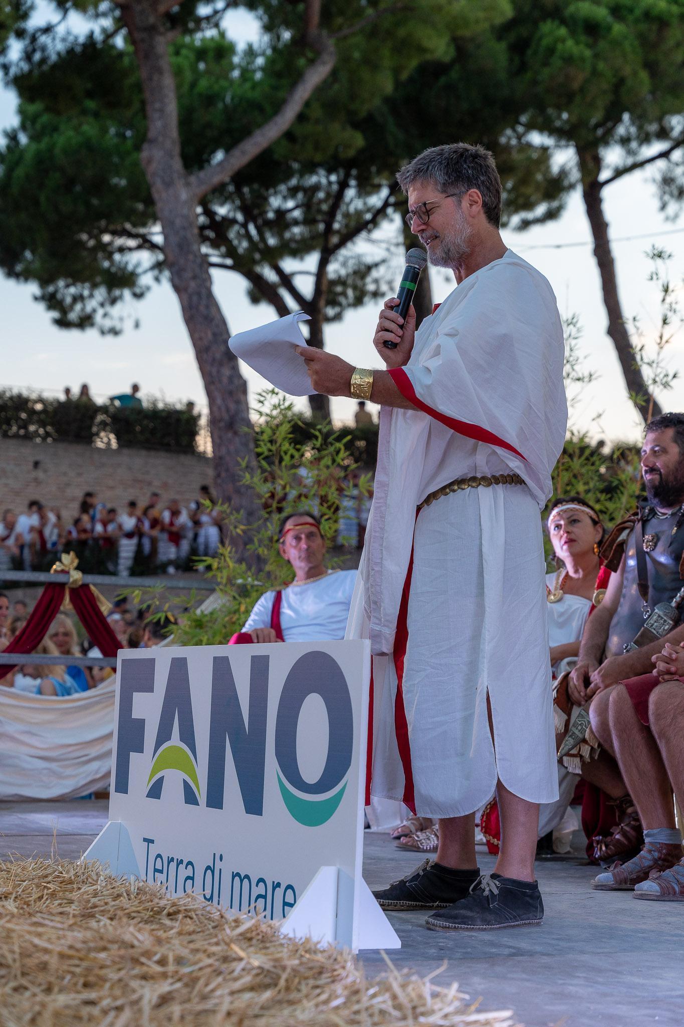 Ettore Bassi sul palco con Clini. Un recital nel segno di Vitruvio