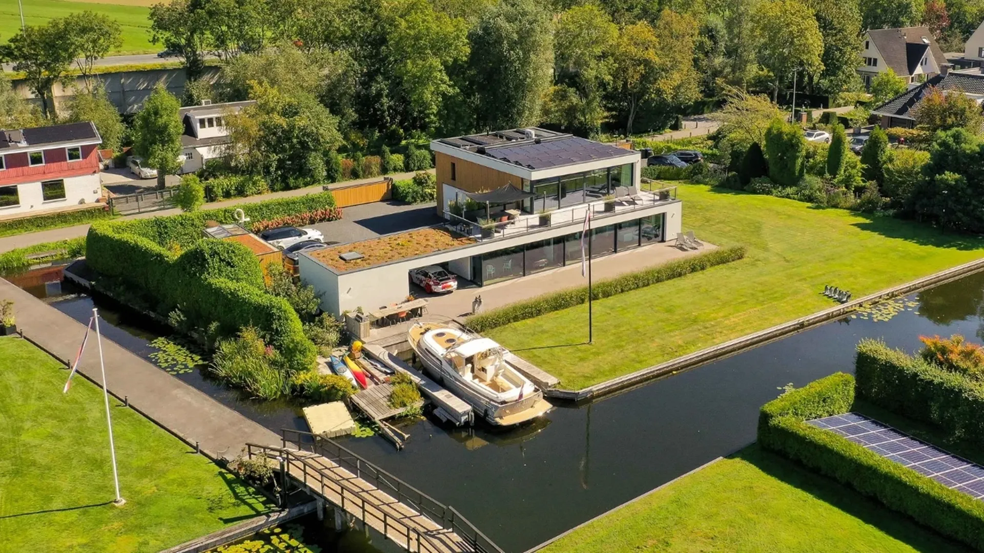 Funda-vondst: Vinkeveense villa (t.w.v. € 3.695.000) maakt je stoutste ...