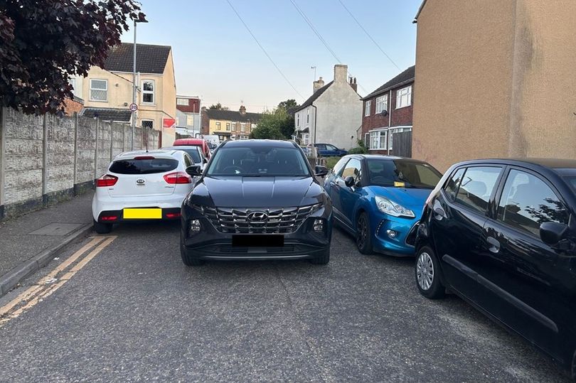 Warning as firefighters delayed to fire after cars block road in ...