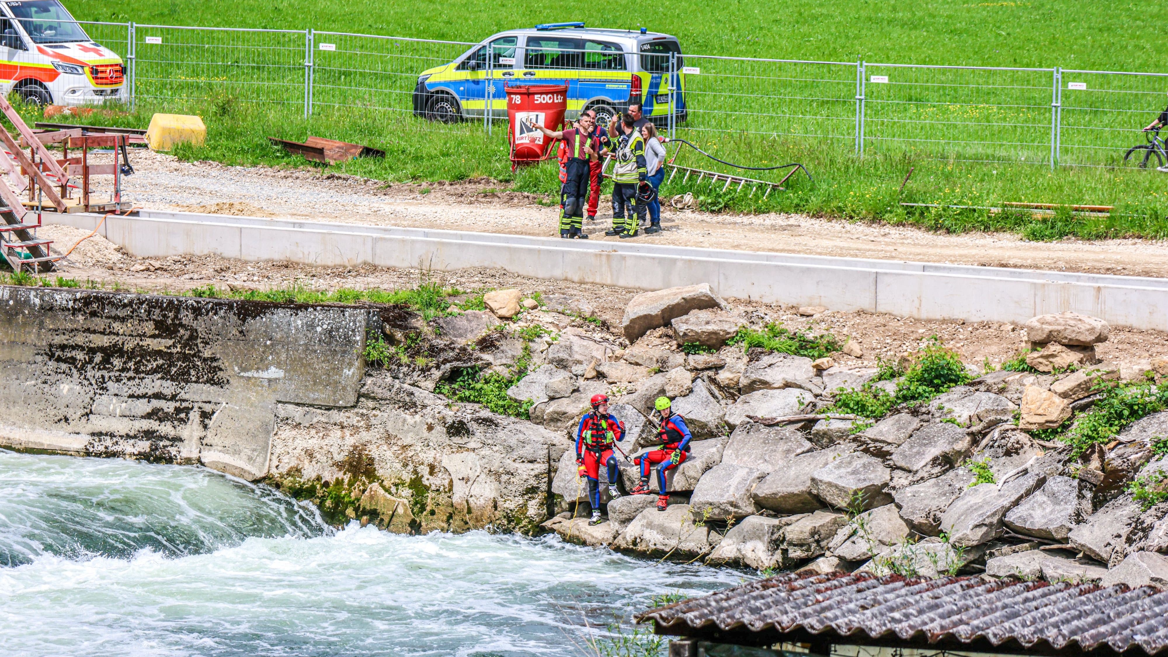 Kajak-Unglück in Reutlingen: Bauarbeiter retten 20-Jährige aus ...