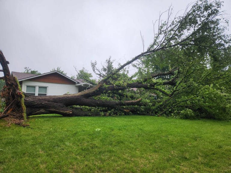 Crews switch to cleanup mode after storms hit the Kansas City metro