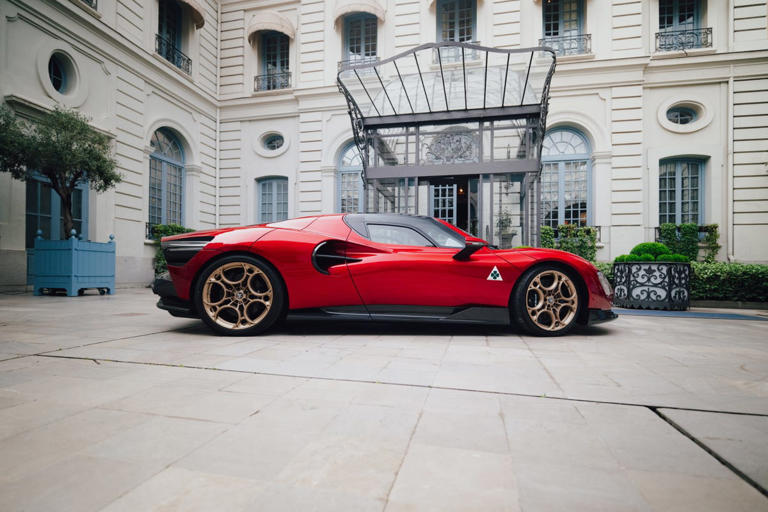 El Alfa Romeo 33 Stradale es un milagro dentro de Stellantis que va a ...