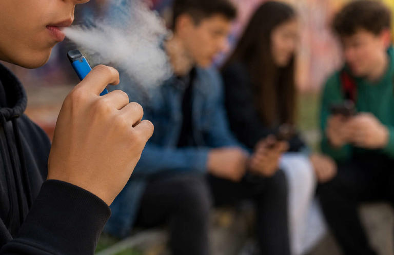 El vapeo juvenil se dispara en España y la nicotina vuelve a colarse en ...