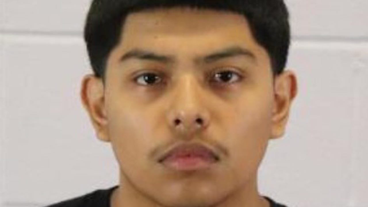Aurora police chase results in gun charges for 2 teens