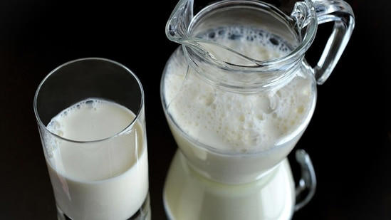 Should you drink milk before bed? Gastroenterologist reveals if it ...