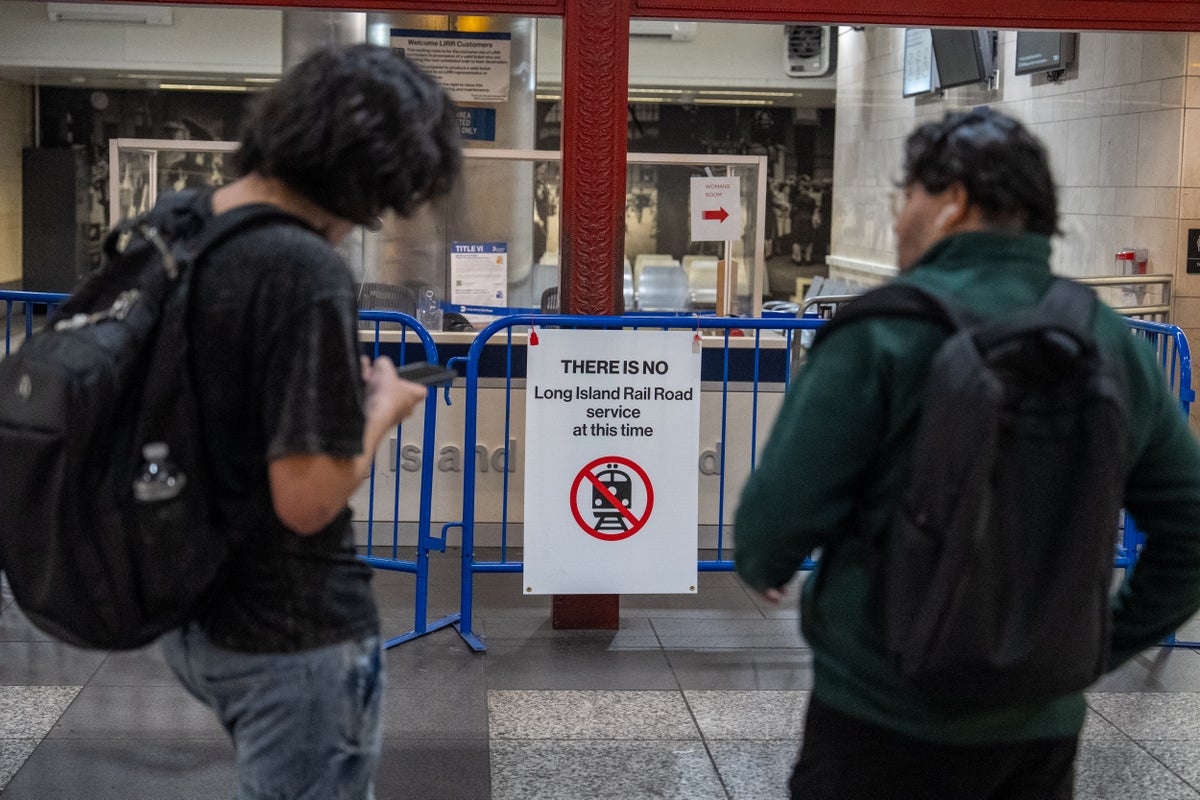 Train service resumes after strike crippled busiest US commuter rail