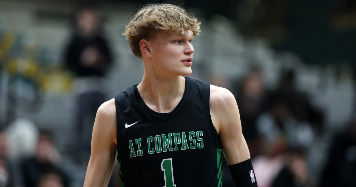 Miikka Muurinen officially signs with Arkansas