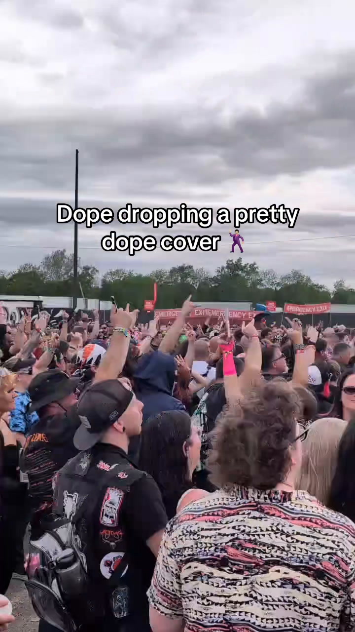Dope's nu-metal cover of 'You Spin Me Round' at Sonic Temple