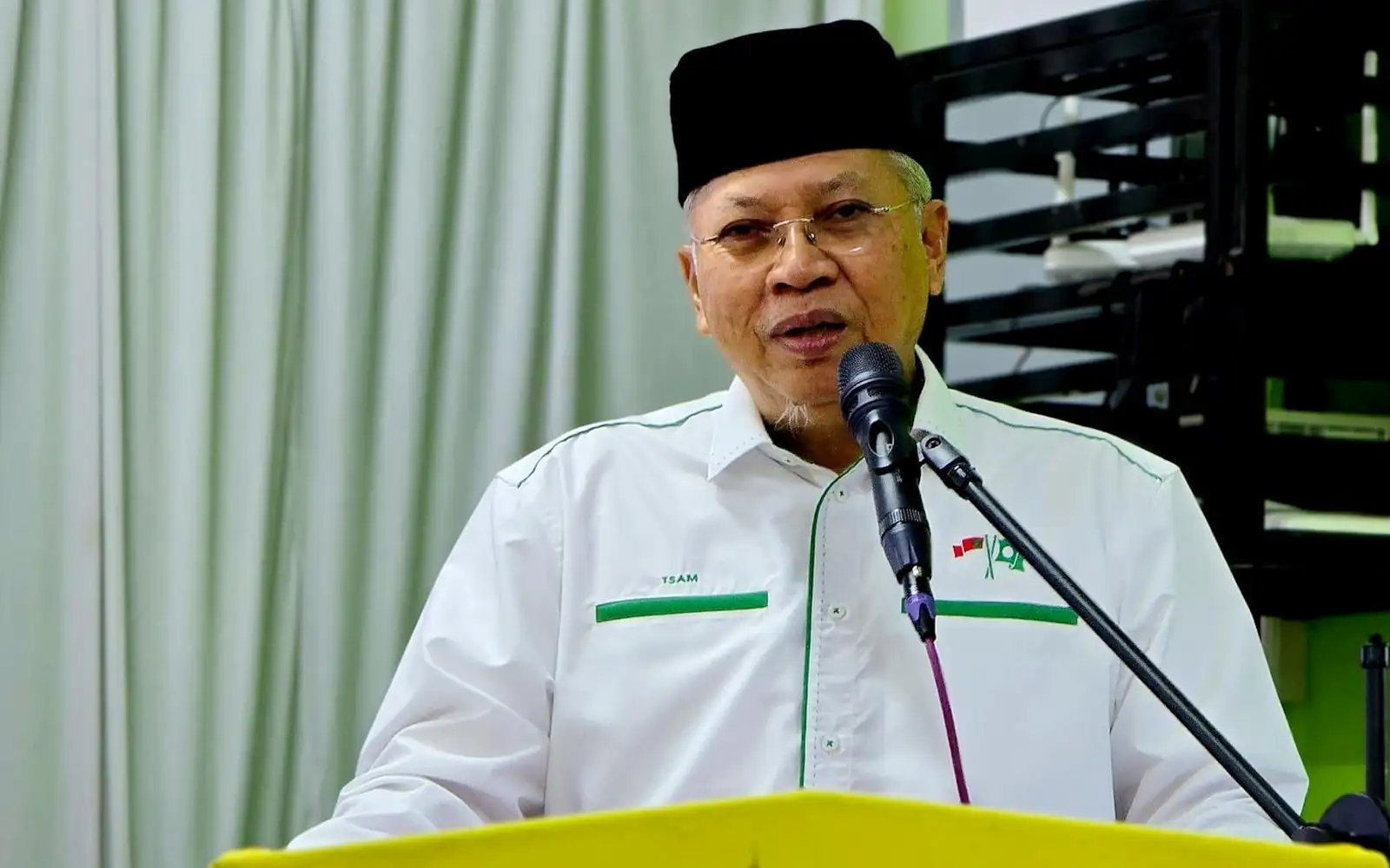 Annuar mocks Umno over ‘tactical’ moves, Zahid reversals