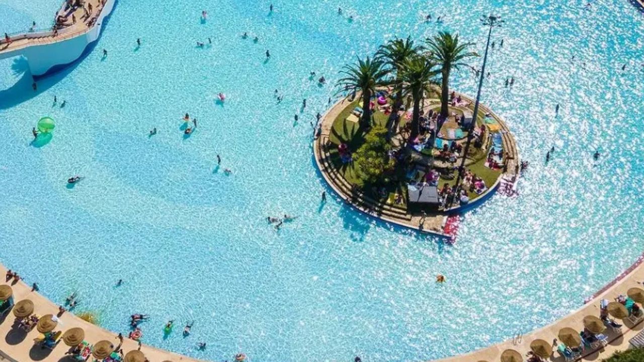 esque-a-os-resorts-l-fora-esta-praia-portuguesa-tem-tudo-incluindo