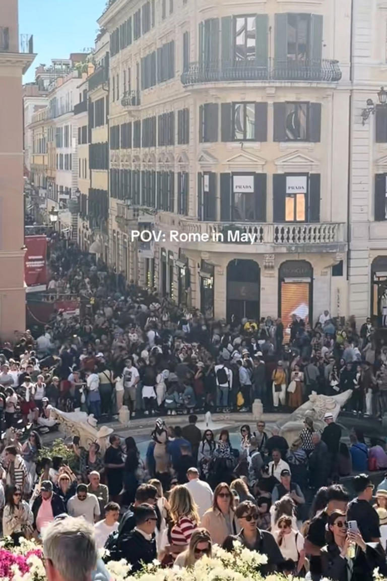 Throngs of tourists overrun Italian hot spots as high vacation season ...
