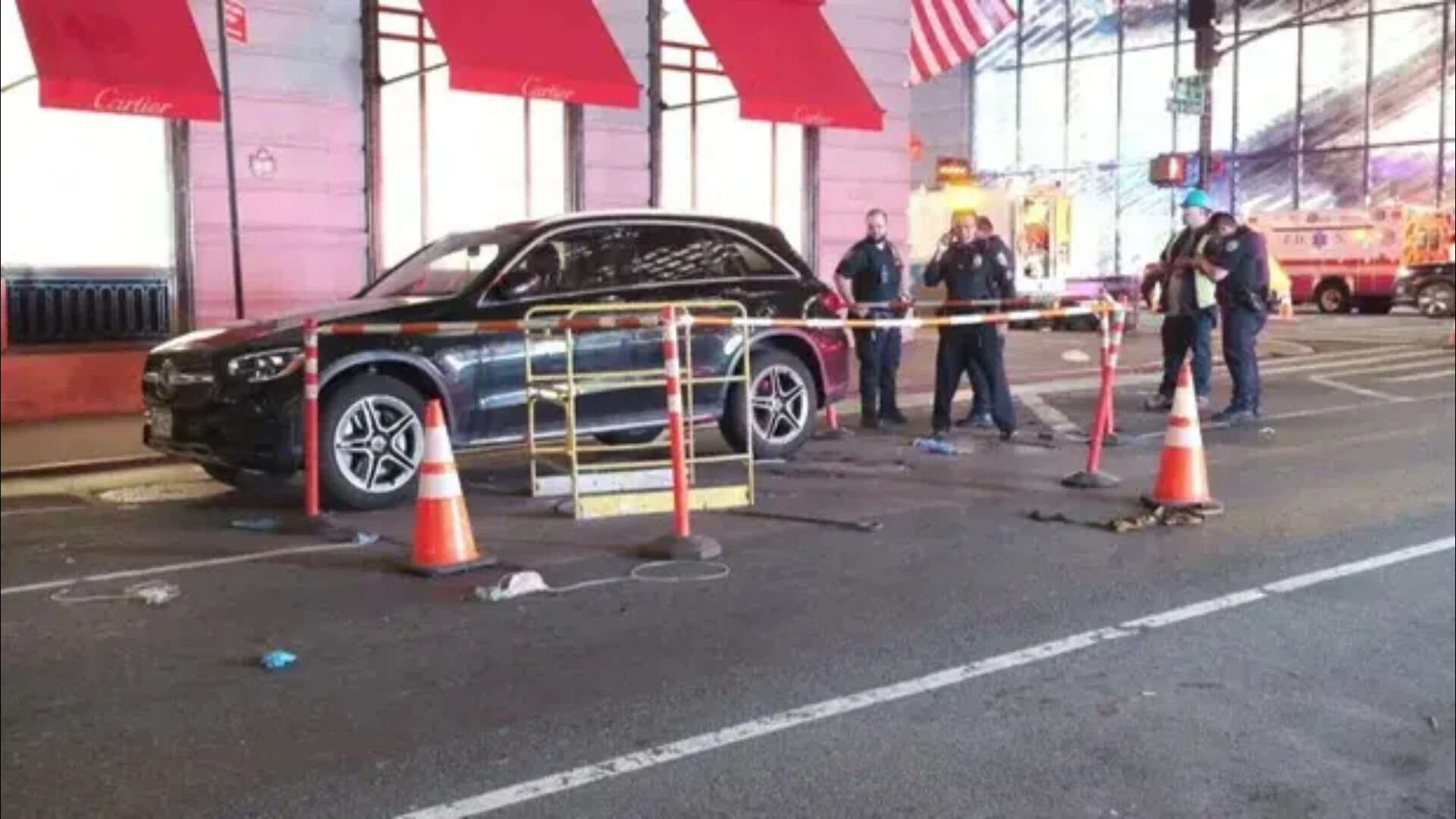 Manhole death in NYC: Straight from her Mercedes-Benz, woman falls into ...