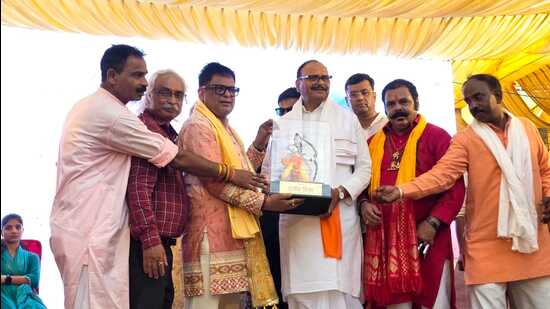 Third Bada Mangal: Massive turnout across Lko, political leaders join in