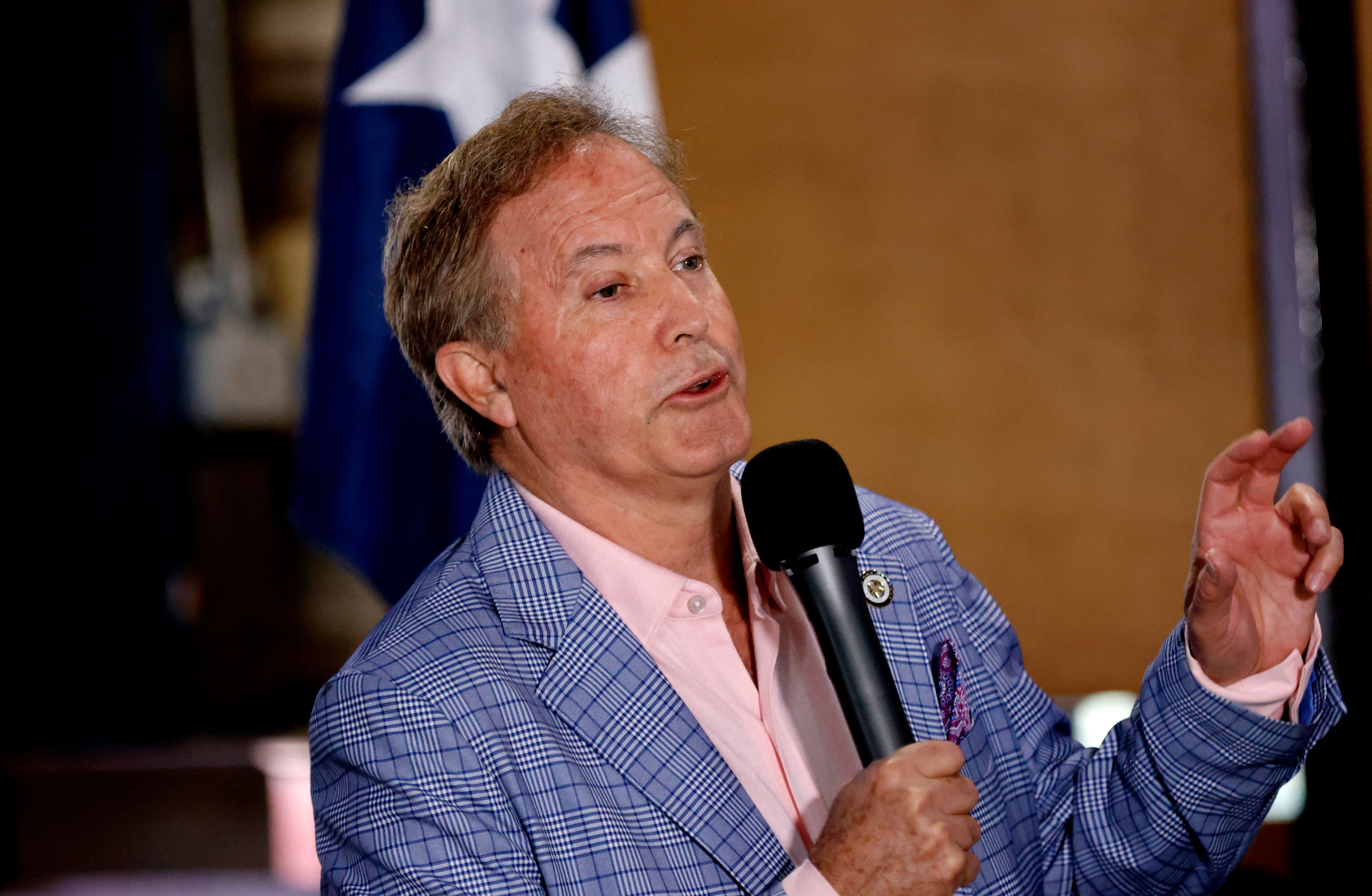 Trump’s Texas endorsement turns Democrat into favorite