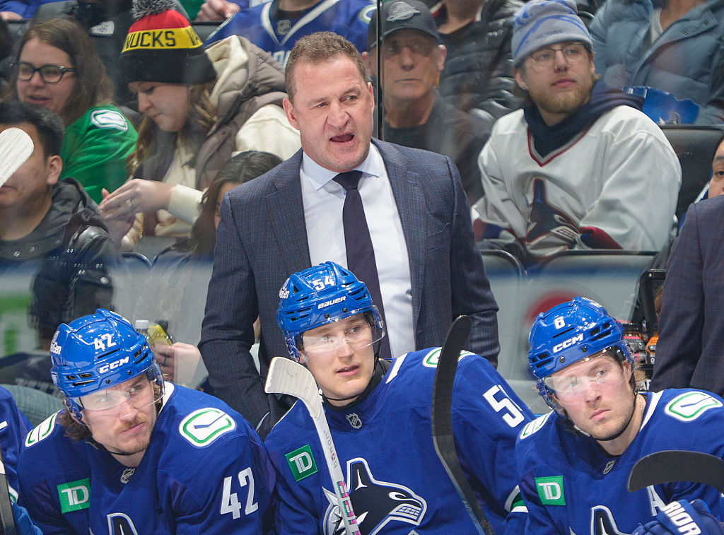 Les Canucks congédient Adam Foote après une seule saison comme ...
