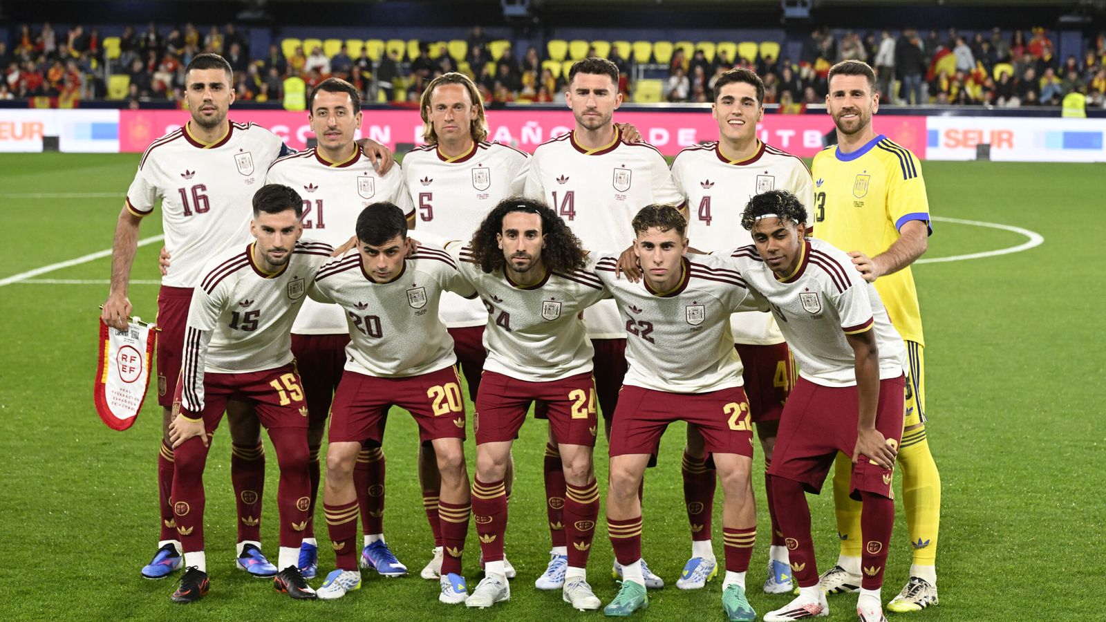 Así es la camiseta de España para el Mundial 2026: las rayas amarillas ...