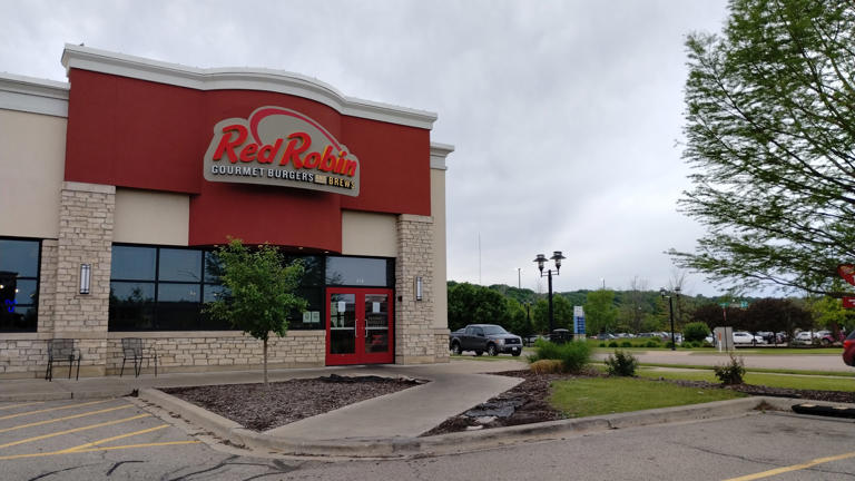 Red Robin prepares to close East Peoria restaurant