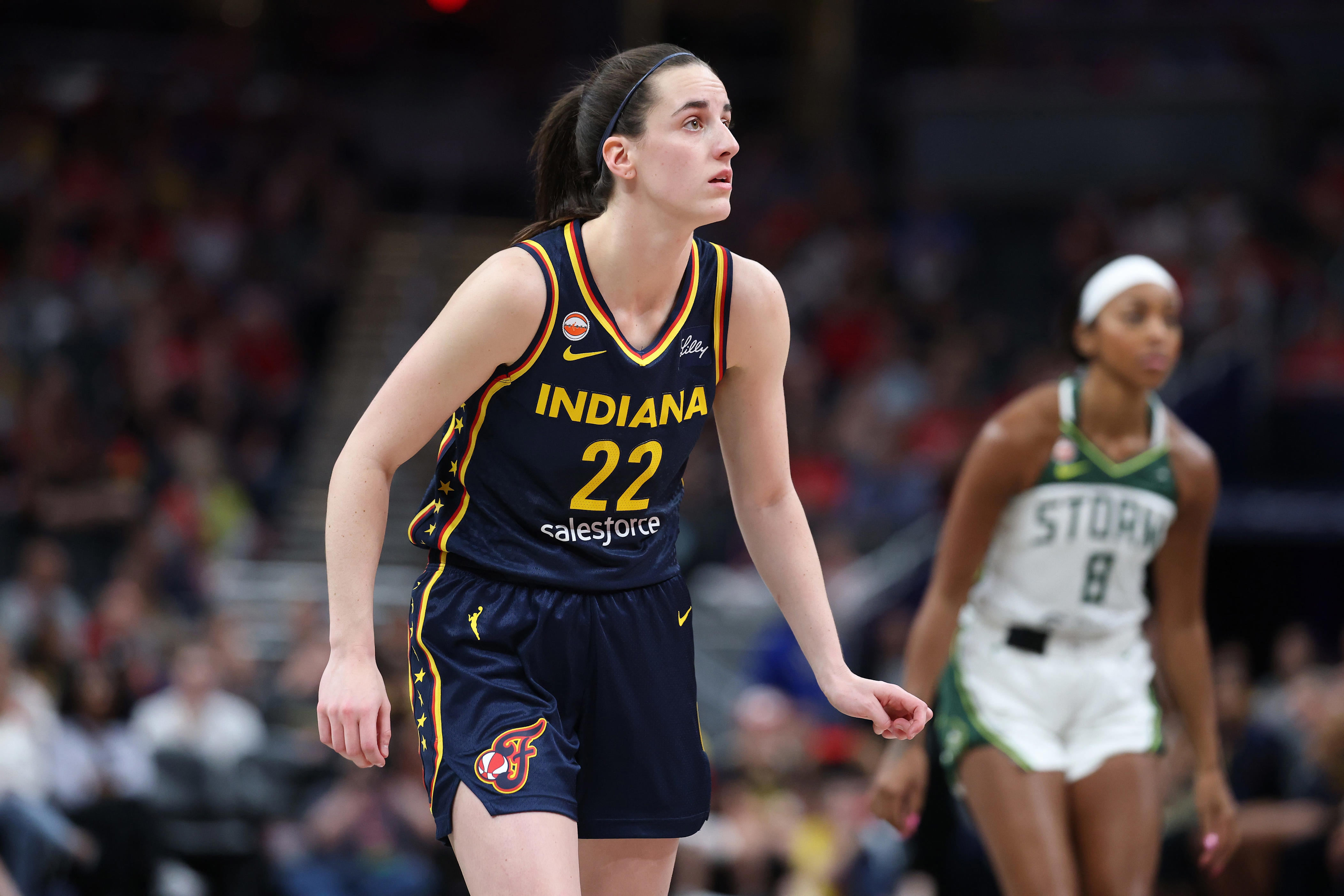 Caitlin Clark's viral moment with Fever assistant is missing key context