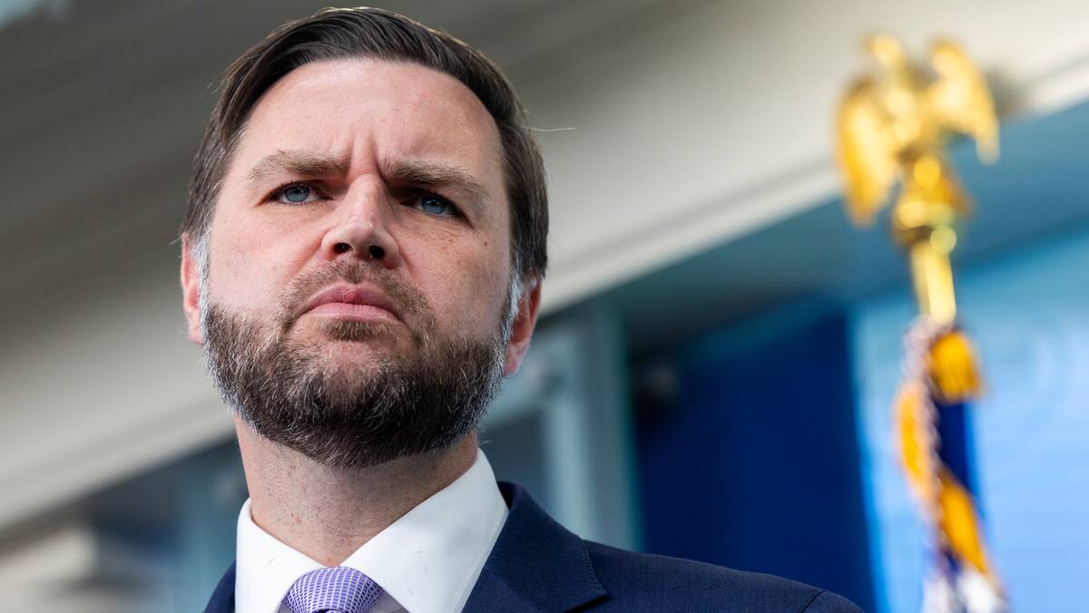 JD Vance nuance: Les Etats-Unis repoussent le déploiement militaire en ...