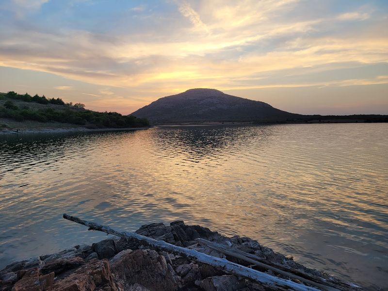 A gateway Oklahoma trailhead rewards you with rocky paths and epic lake ...