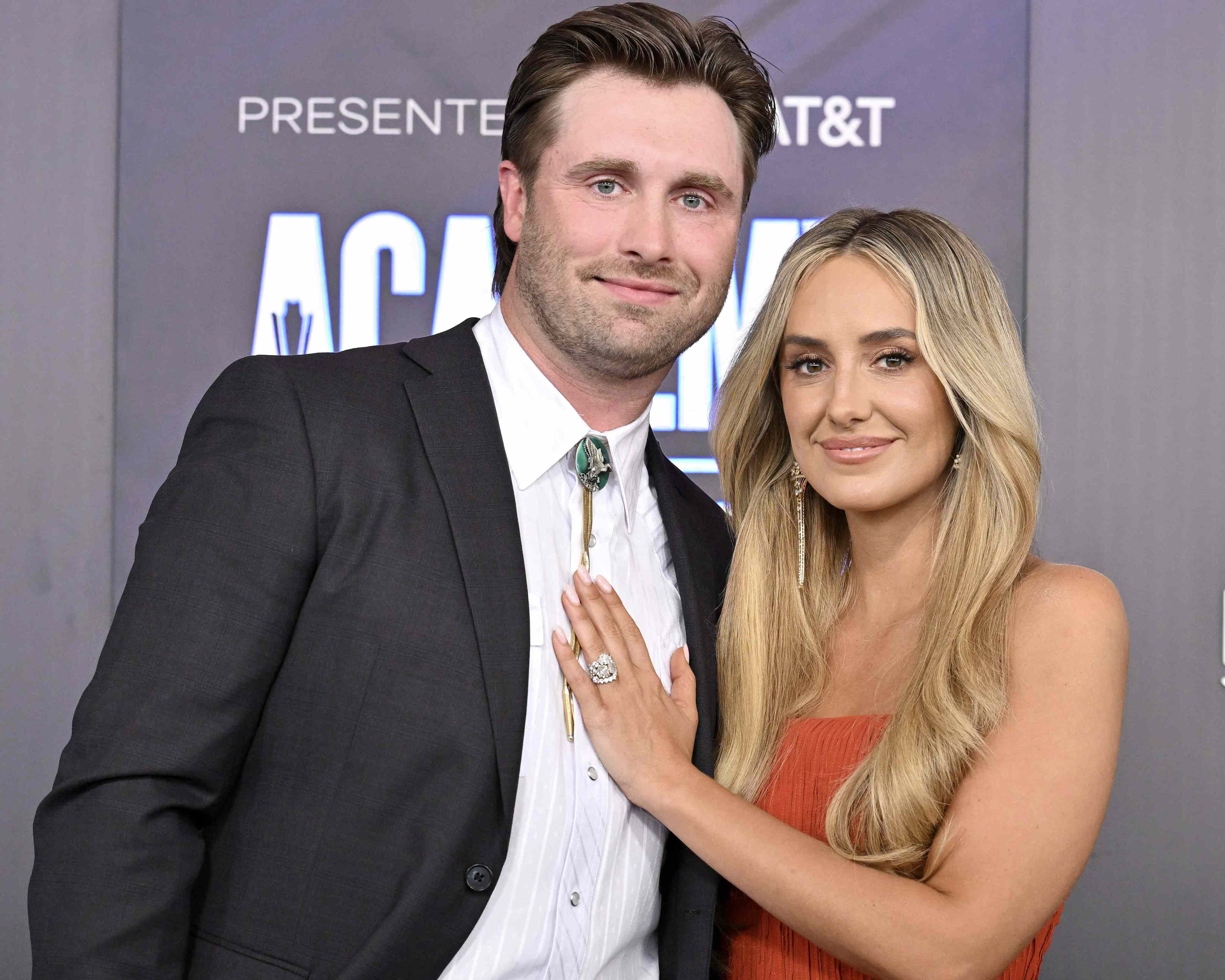 All about Lainey Wilson’s $150K engagement ring, which features a ...