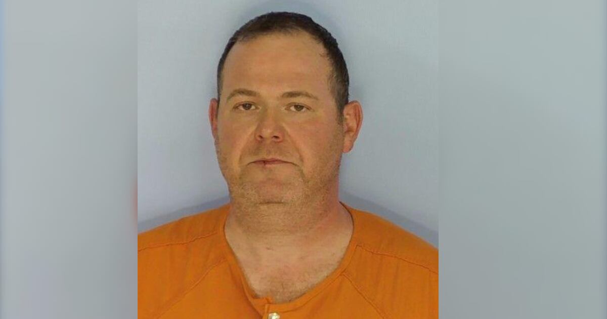 Physician accused of removing wrong organ pleads not guilty
