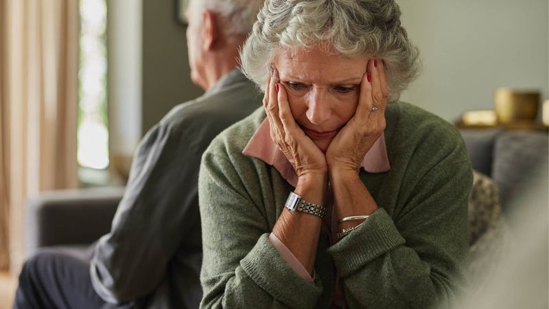 18 unspoken (but honest) signs wives lose affection for their husbands
