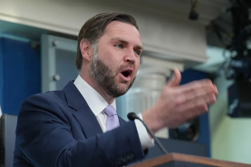 Vance tells White House reporter to 'have a little bit of objectivity ...