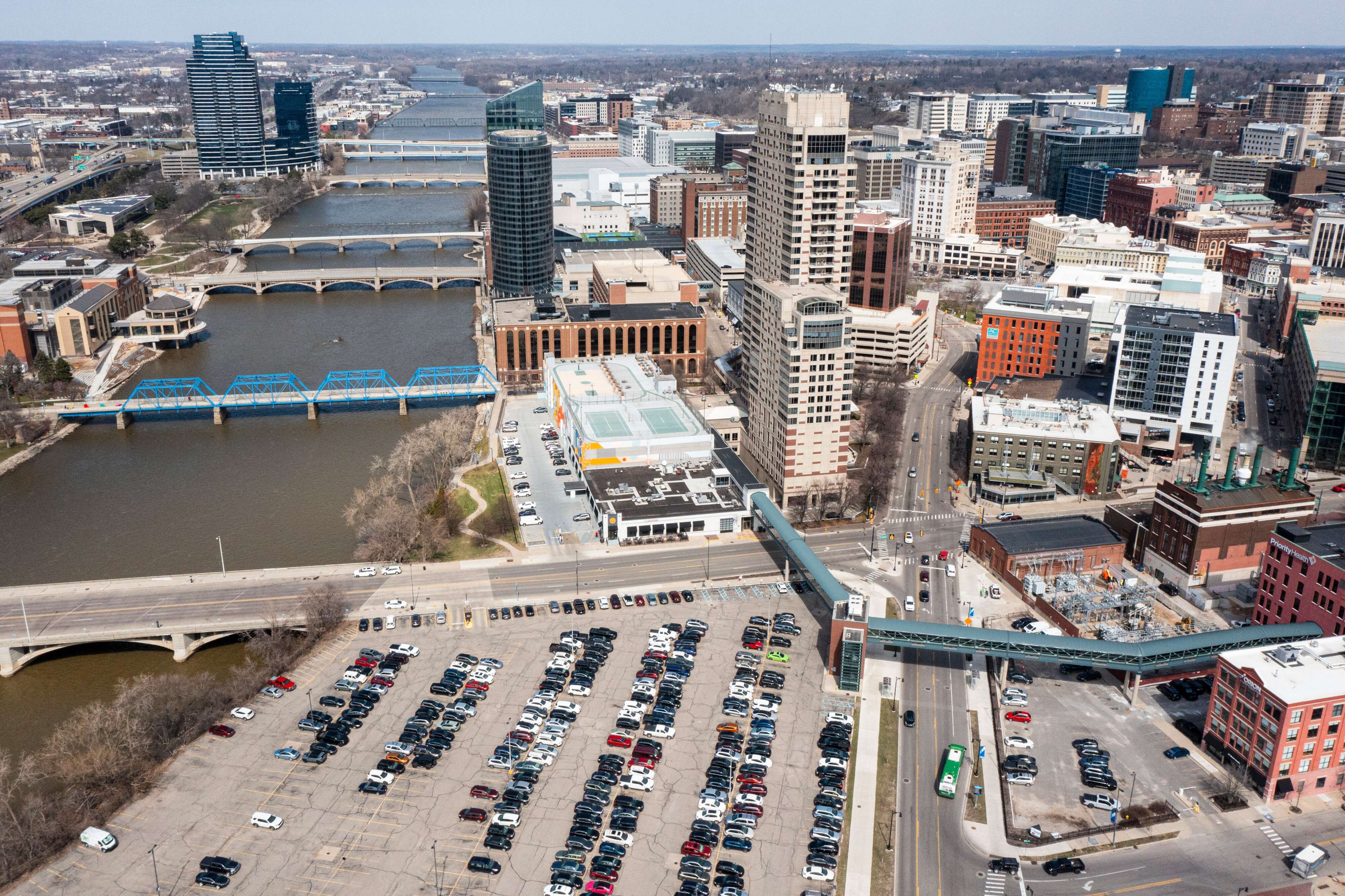 Grand Rapids downtown parking reservations filling up ahead of ...