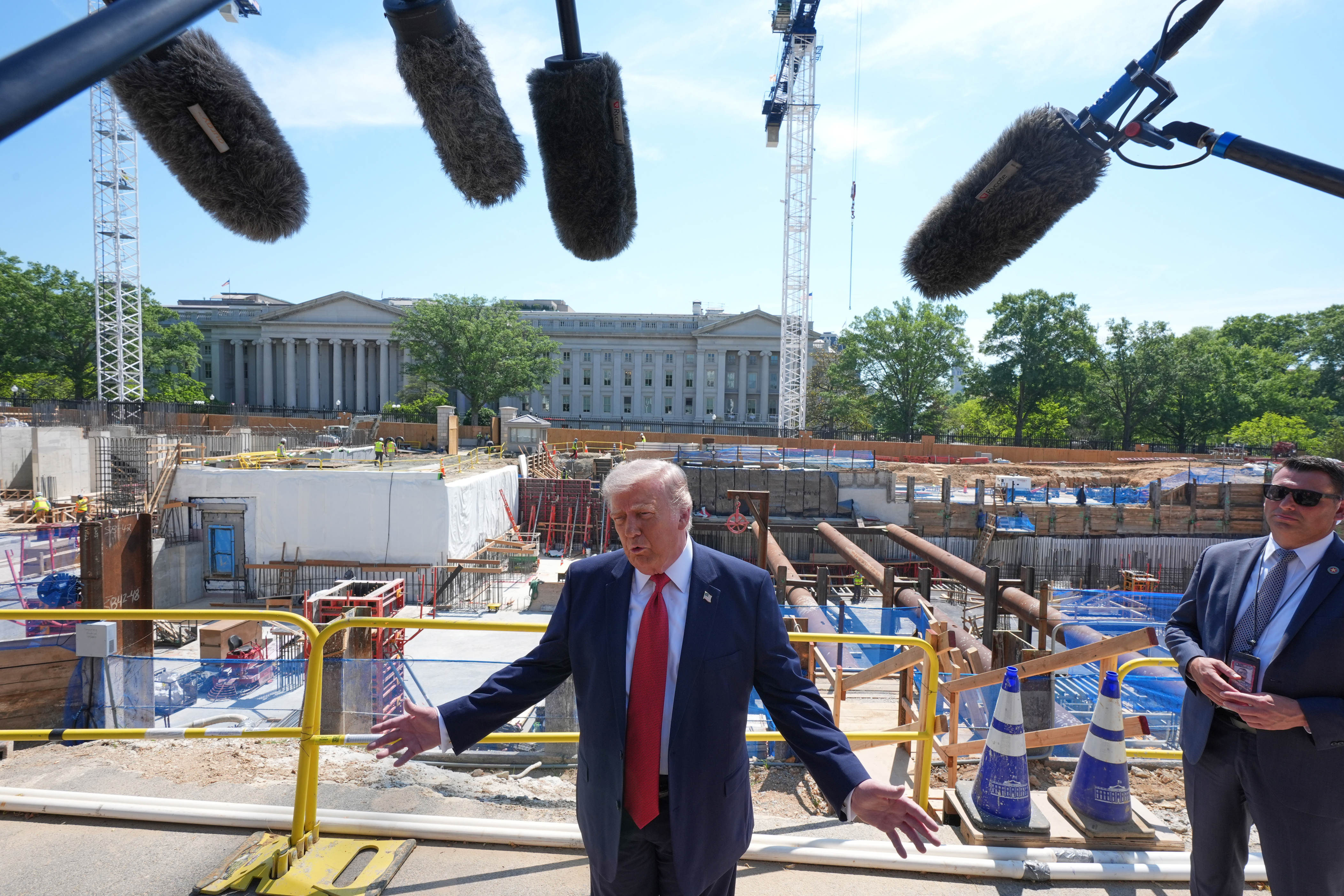 Trump shows off White House ballroom construction as funding stalls in ...