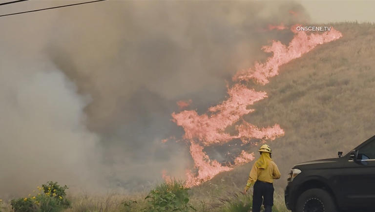 Bain fire in Riverside County injures 4 and scorches more than 900 ...