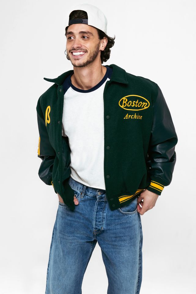 Off Campus star Antonio Cipriano talks cast chemistry and the book ...