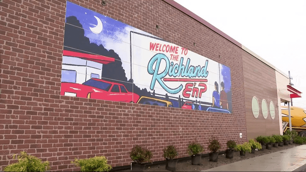 New Richland Twp. Eat'n Park location prepares for grand opening