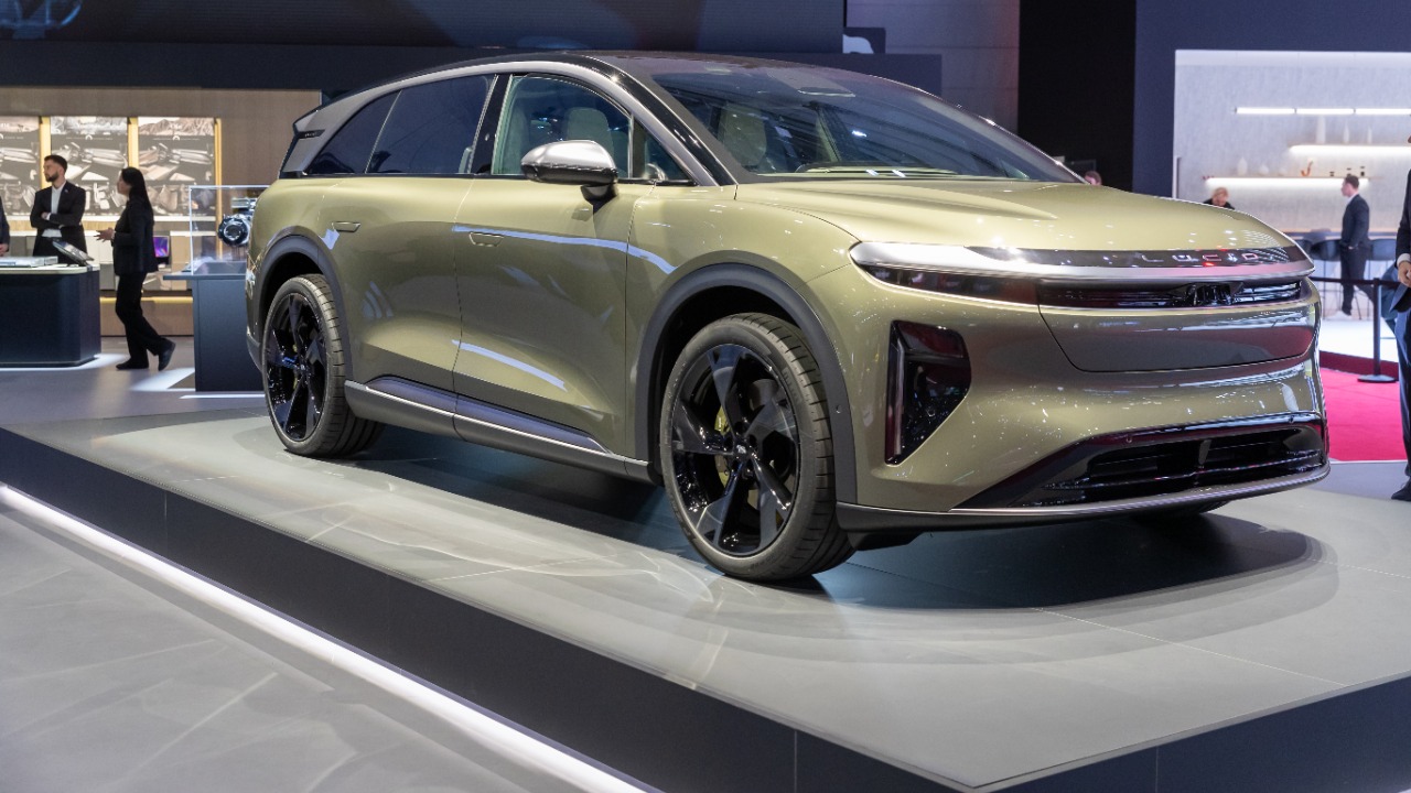 The Lucid Gravity just topped the 2026 range chart at 450 miles ...
