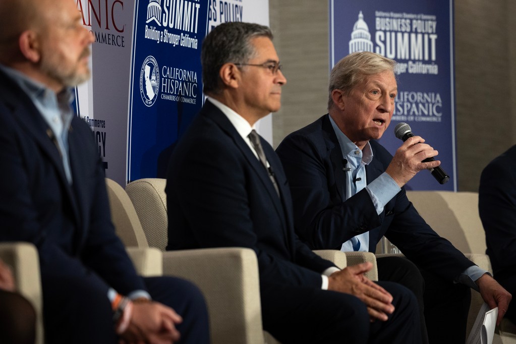 Will Californians pick candidates who are government outsiders or ones ...