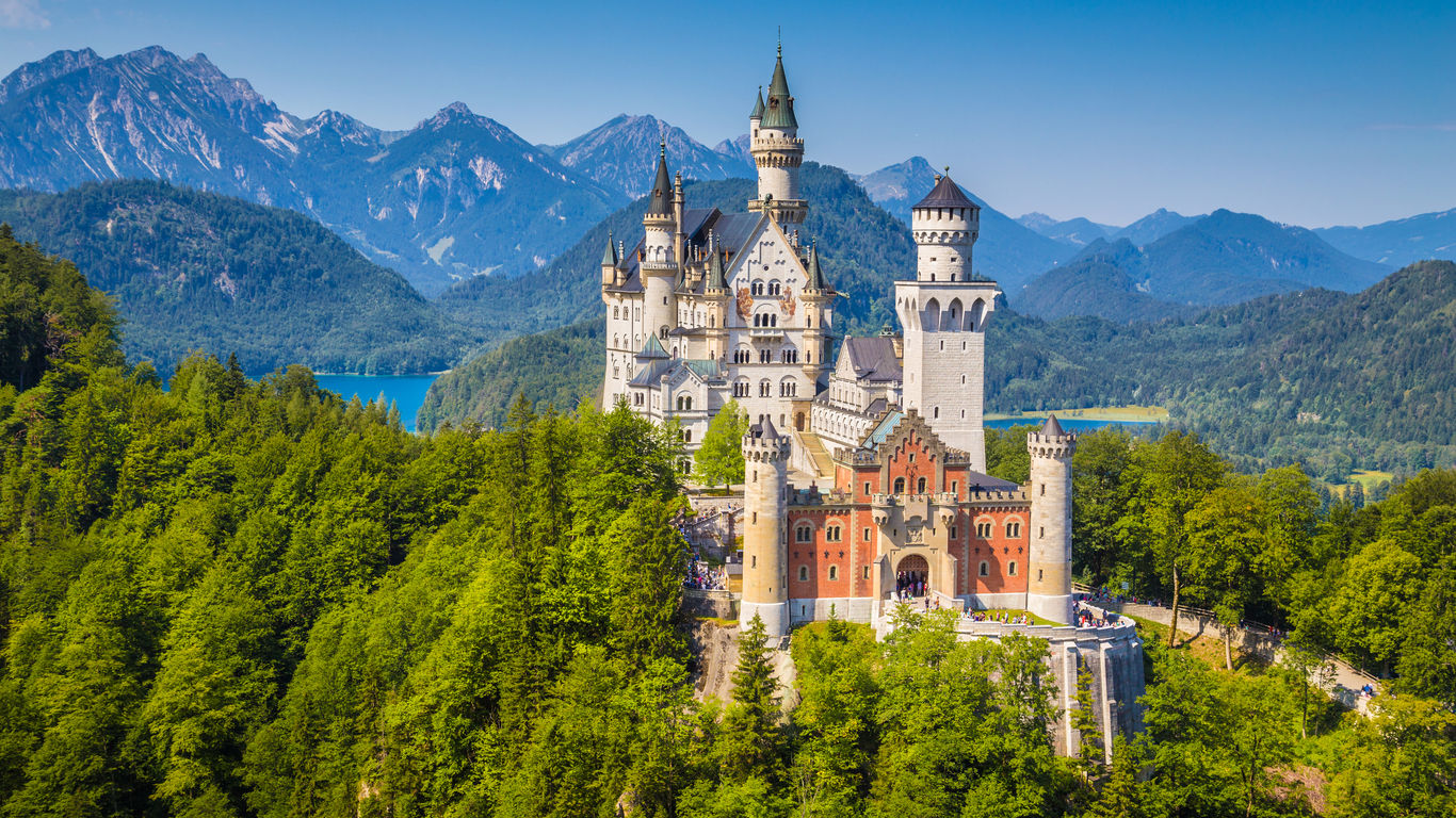Discover Bavaria: Castles, mountains and storybook villages
