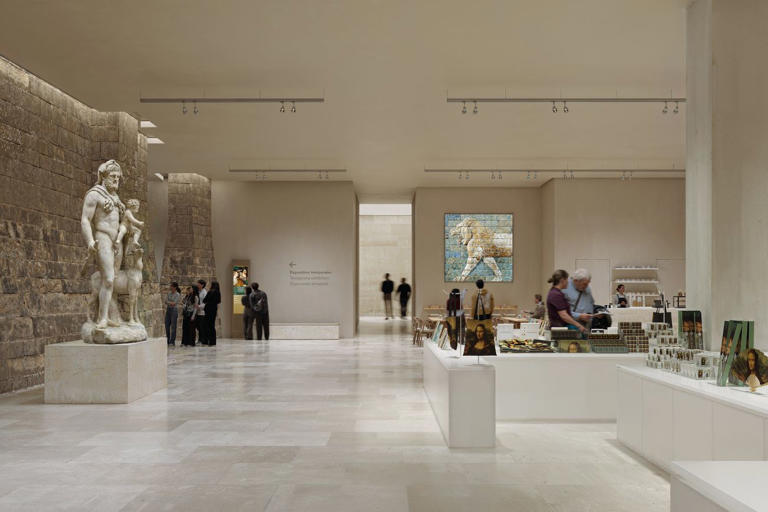 'Mona Lisa' is moving to a new home. The Louvre just announced the ...