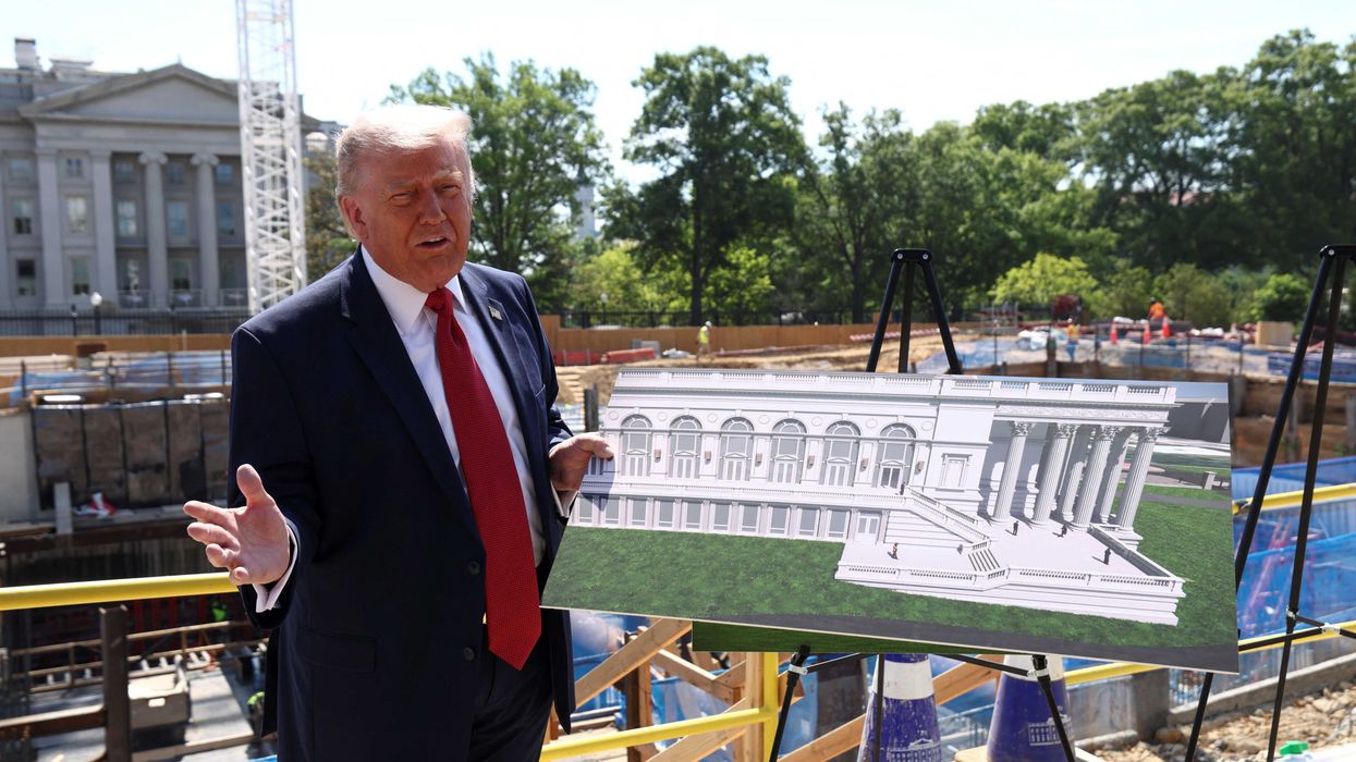 Insider: Anger mounting as Trump obsesses on decorating projects as ...