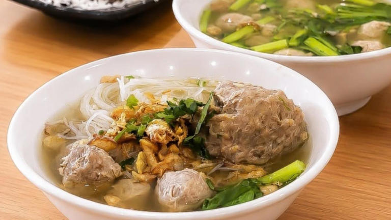 5 bakso di Bandung untuk makan siang, isi tetelan and mercon paling favorit