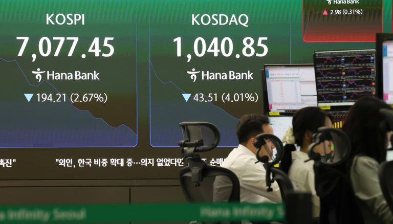 Individual investors bet on KOSPI rise despite 10% plunge