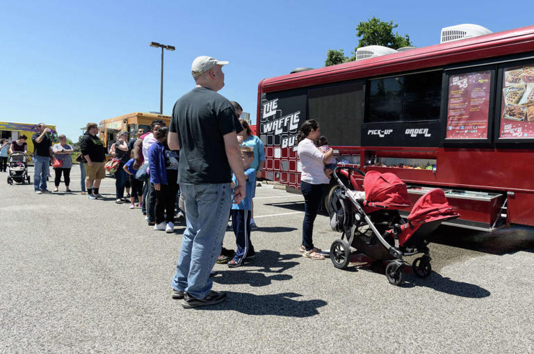 Houston's mid-tier restaurants are struggling to survive as costs climb