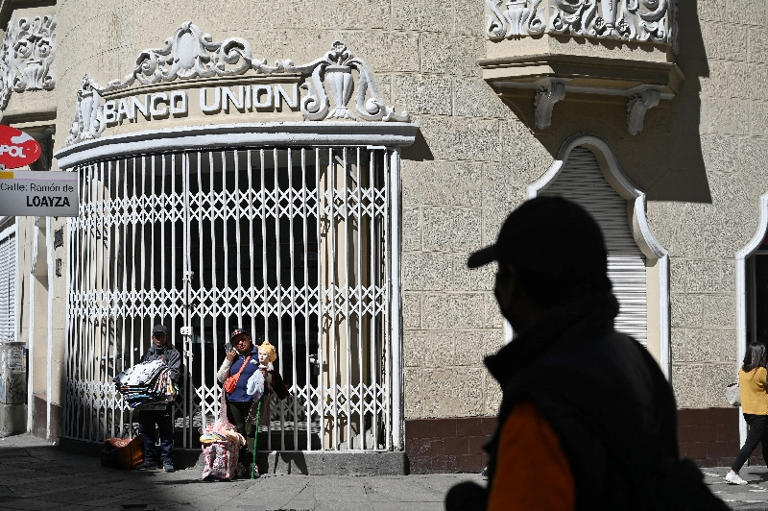 Banks close branches in tense Bolivia, diplomats call for calm