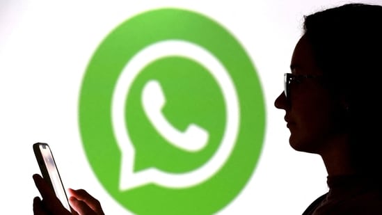 Is WhatsApp Web down? Users redirected to Facebook amid passkey scan ...