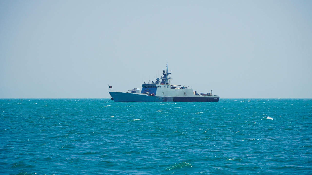 Iran’s IRGC Navy just sent submarines and fast boats into the Strait of ...