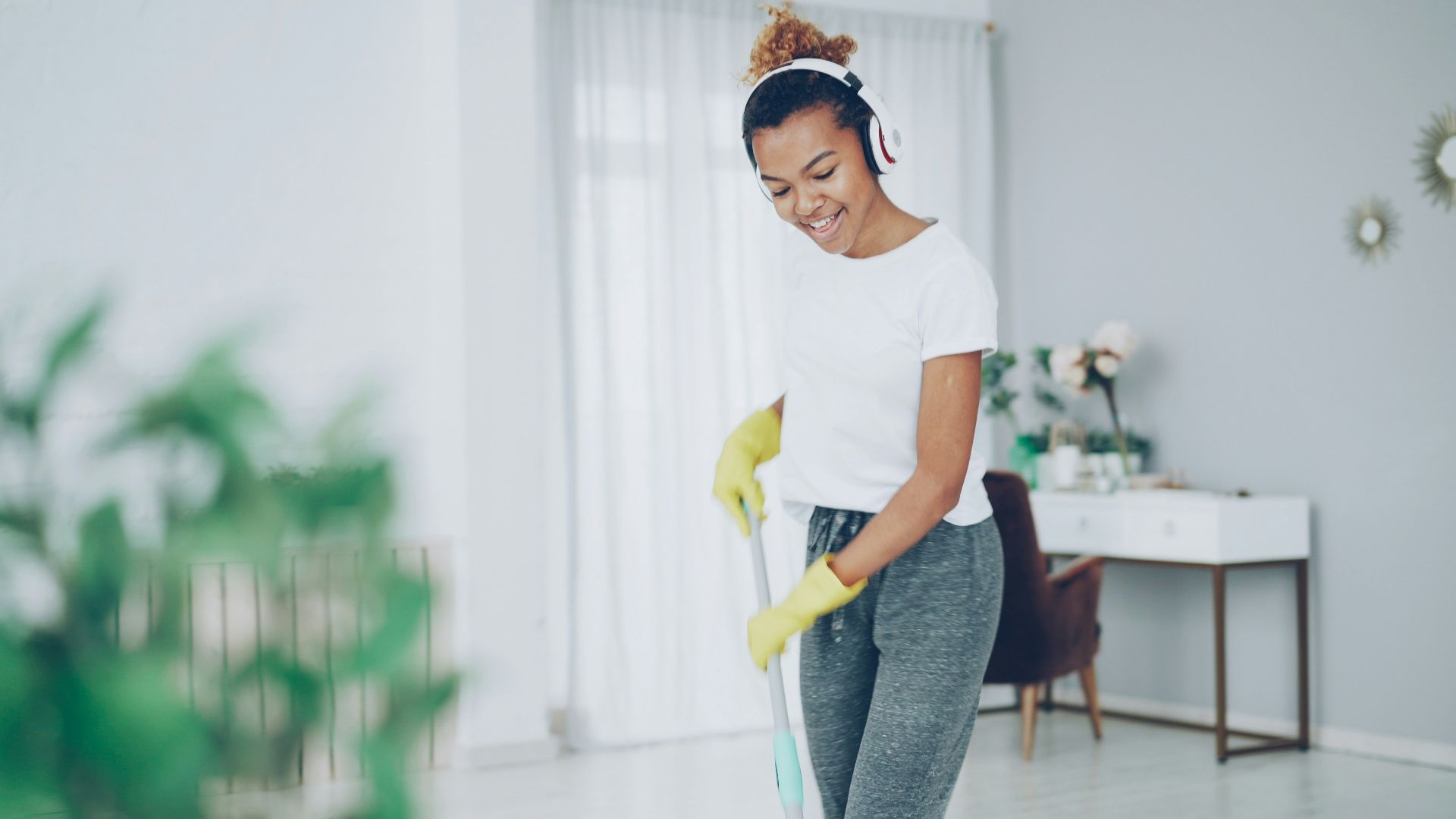 20 tâches ménagères quotidiennes qui font aussi office d’exercice physique