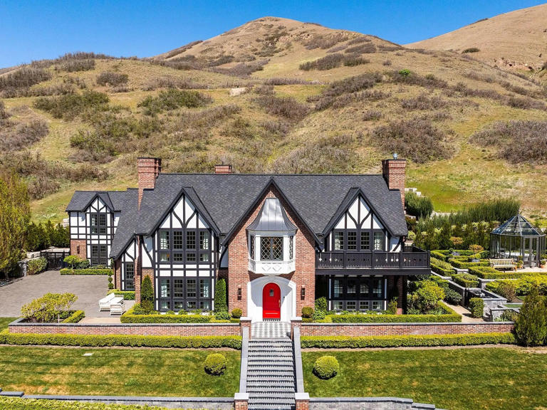 This Utah celebrity’s home — with a 1,000-square-foot closet — is for ...