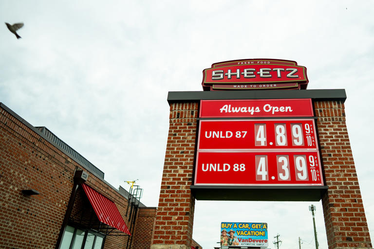 Akron-area gas prices are rising this Memorial Day weekend. Tips to save